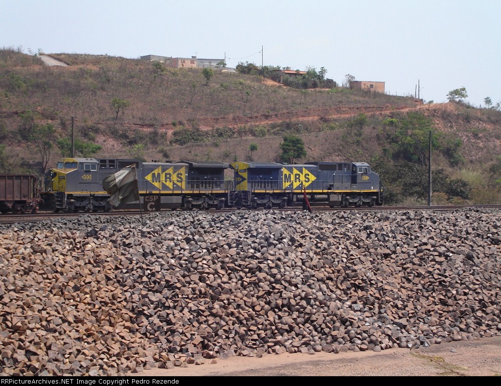 MRSL 3925 and 3904 at Congonhas